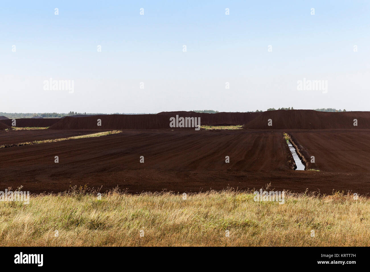 extraction of peat Stock Photo - Alamy