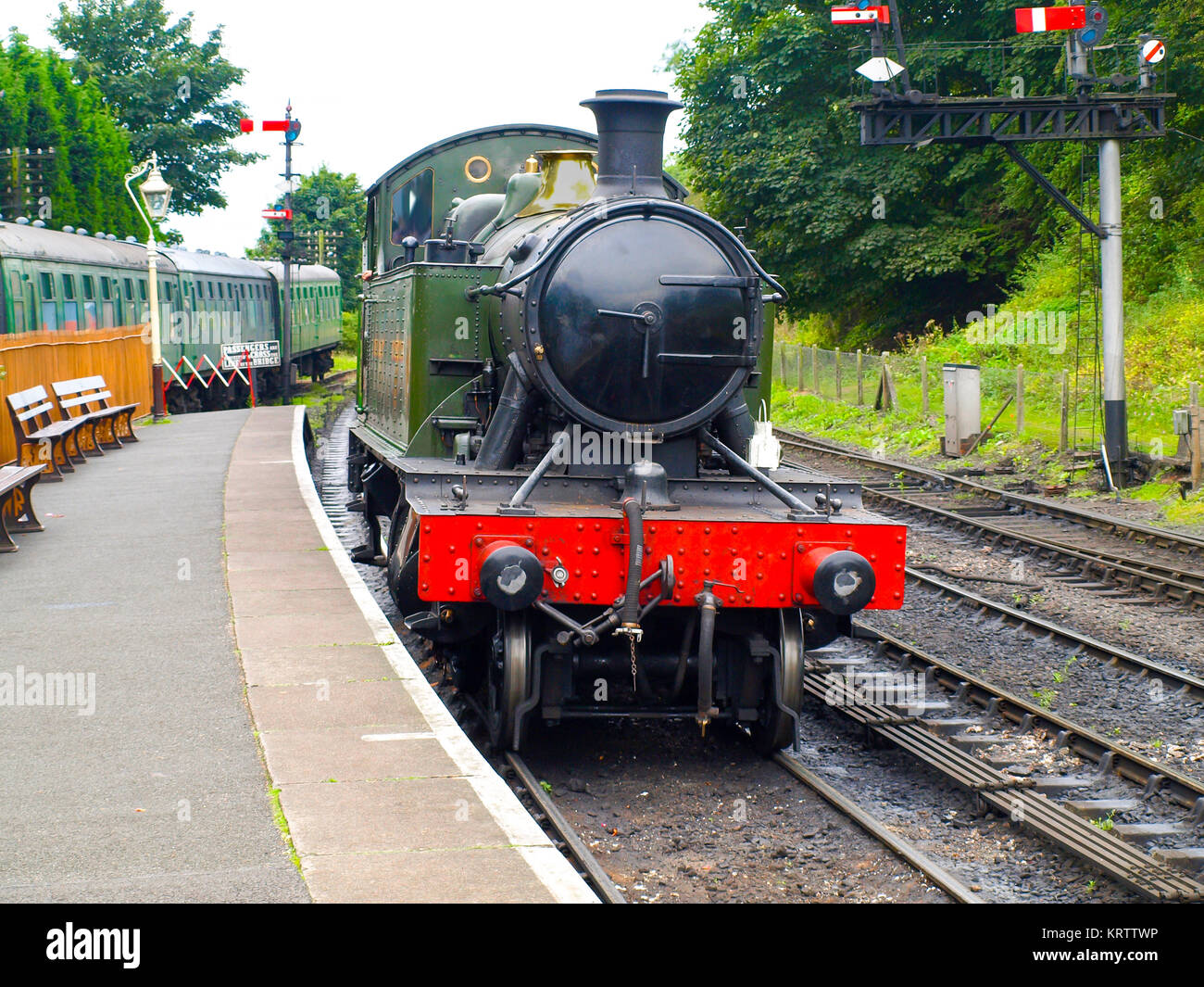 Great western steam train station hi-res stock photography and images ...