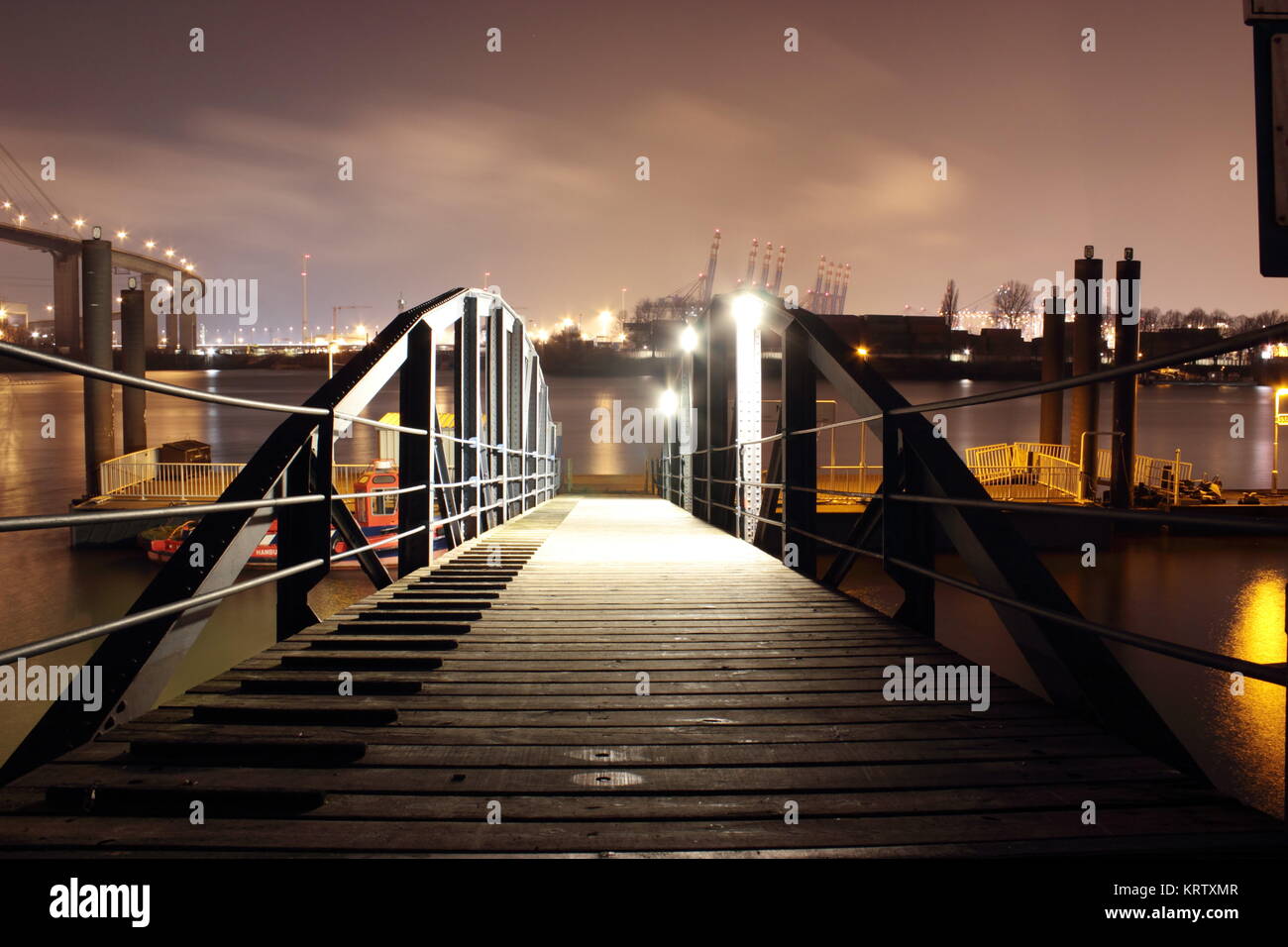 bridge in the hamburg harbor at night Stock Photo - Alamy
