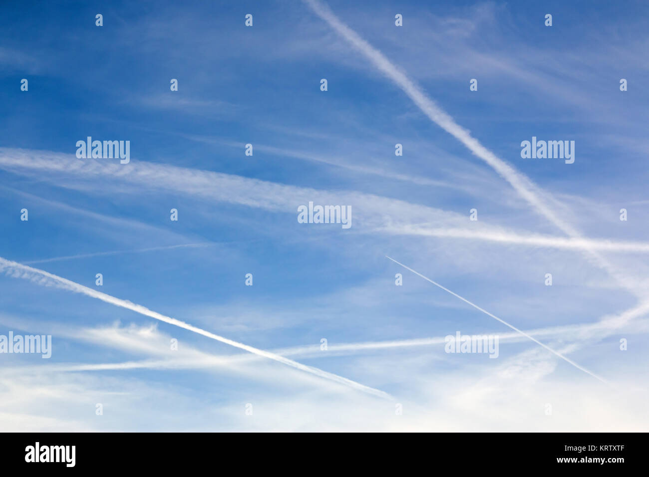 Blue Sky Contrail Clouds Background Stock Photo - Alamy