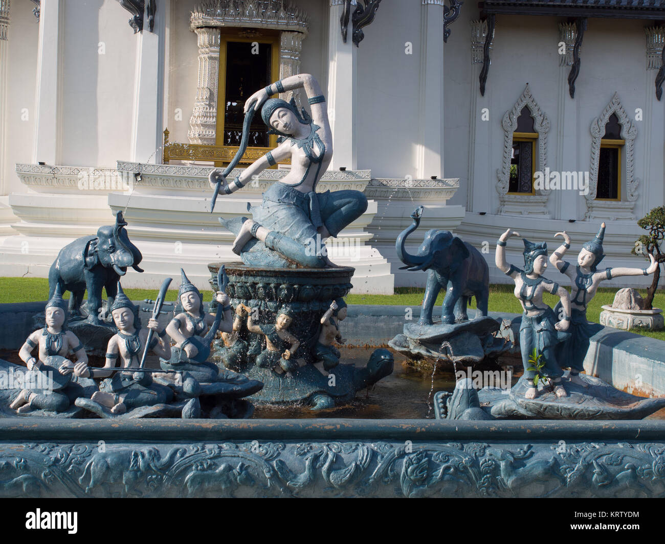 Water Fountain Feature Stock Photo - Alamy