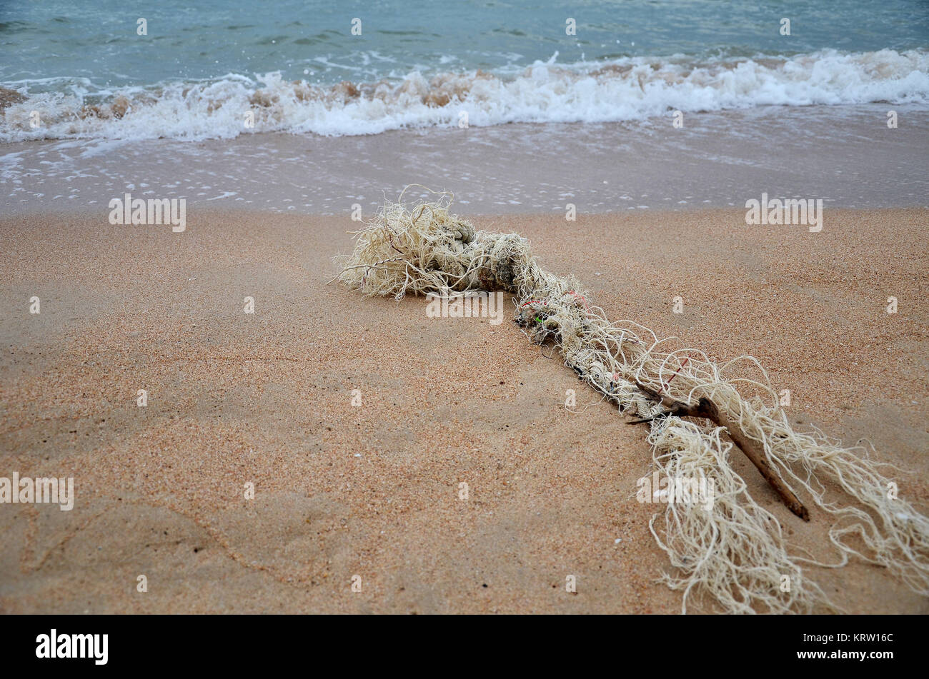 Old fishing ropes at the beach Stock Photo - Alamy