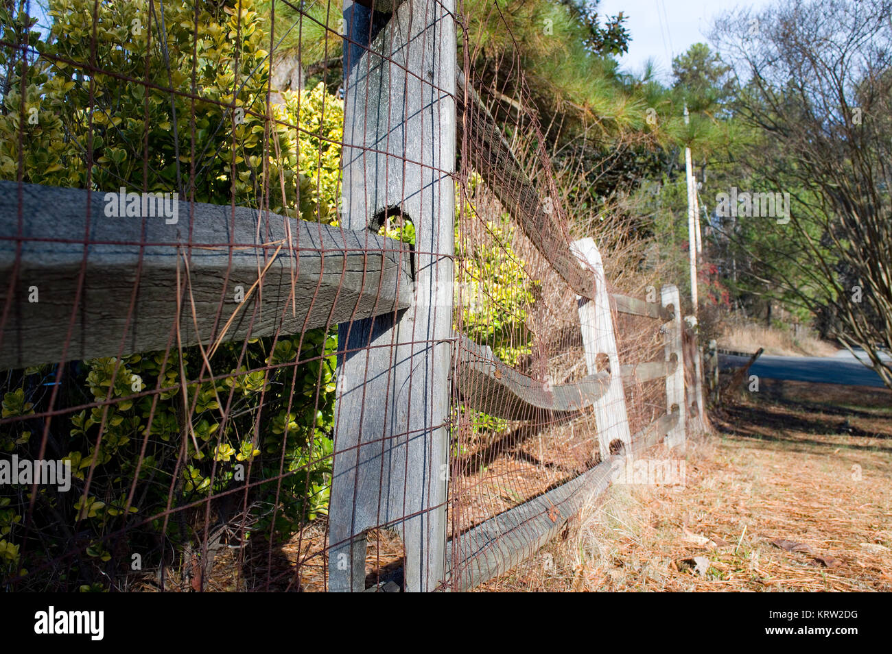 Rustic split rail wooden fence Stock Photo - Alamy