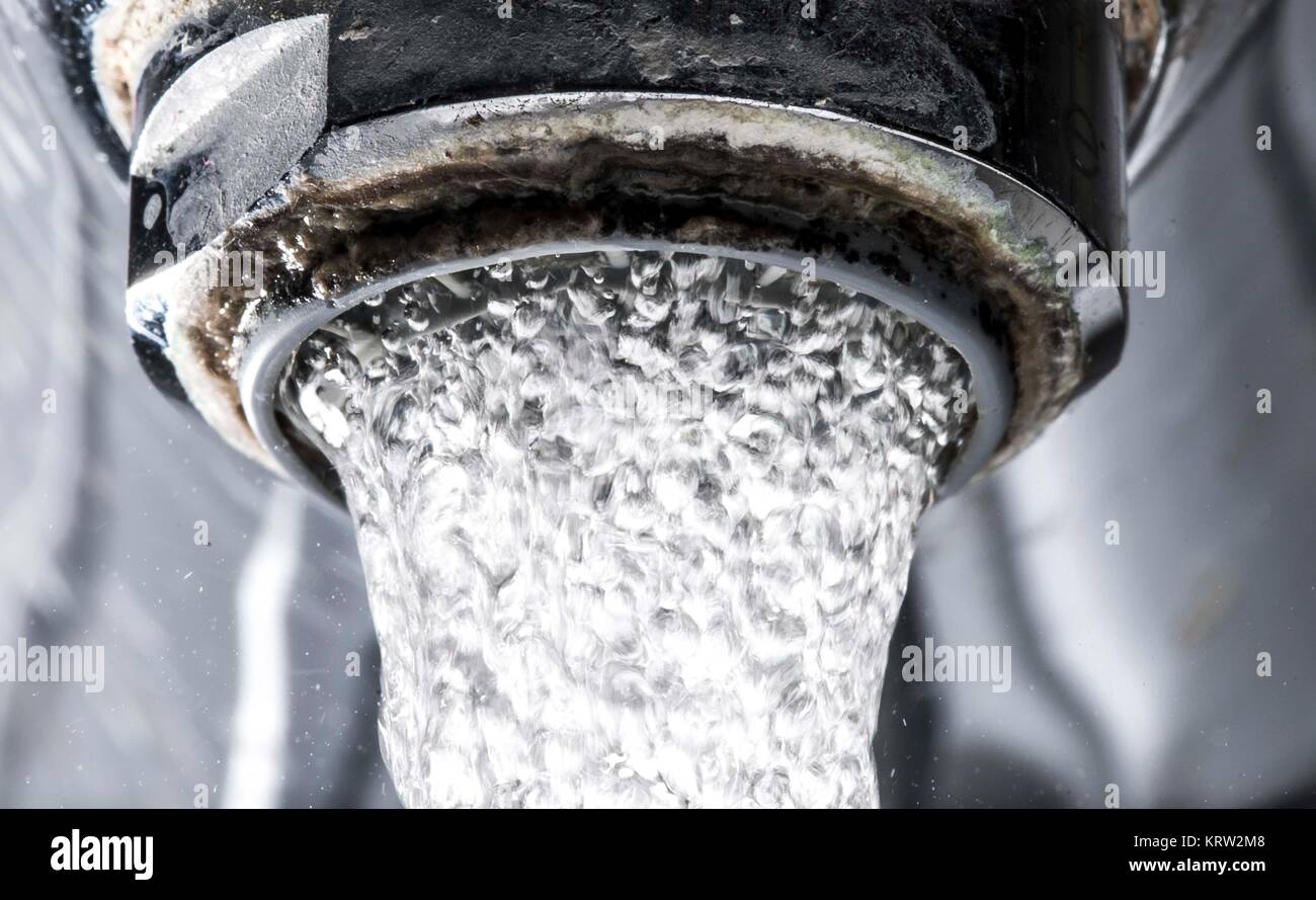Drinking water from tap hi-res stock photography and images - Alamy