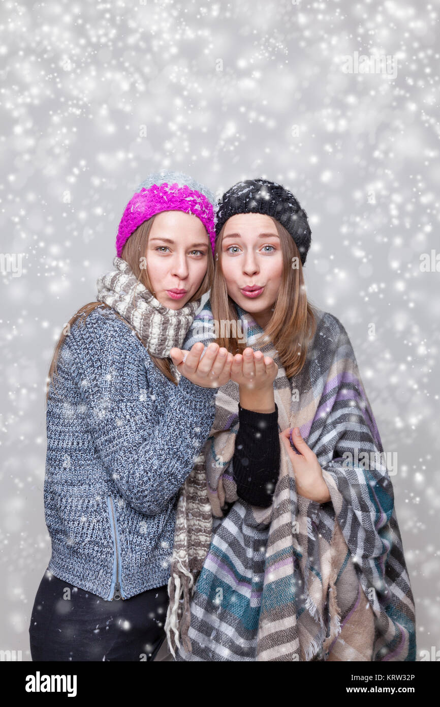 Twin sisters dressed in warm winter clothes Stock Photo - Alamy