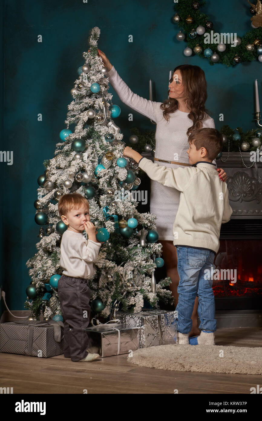 Happy family and Christmas tree Stock Photo - Alamy