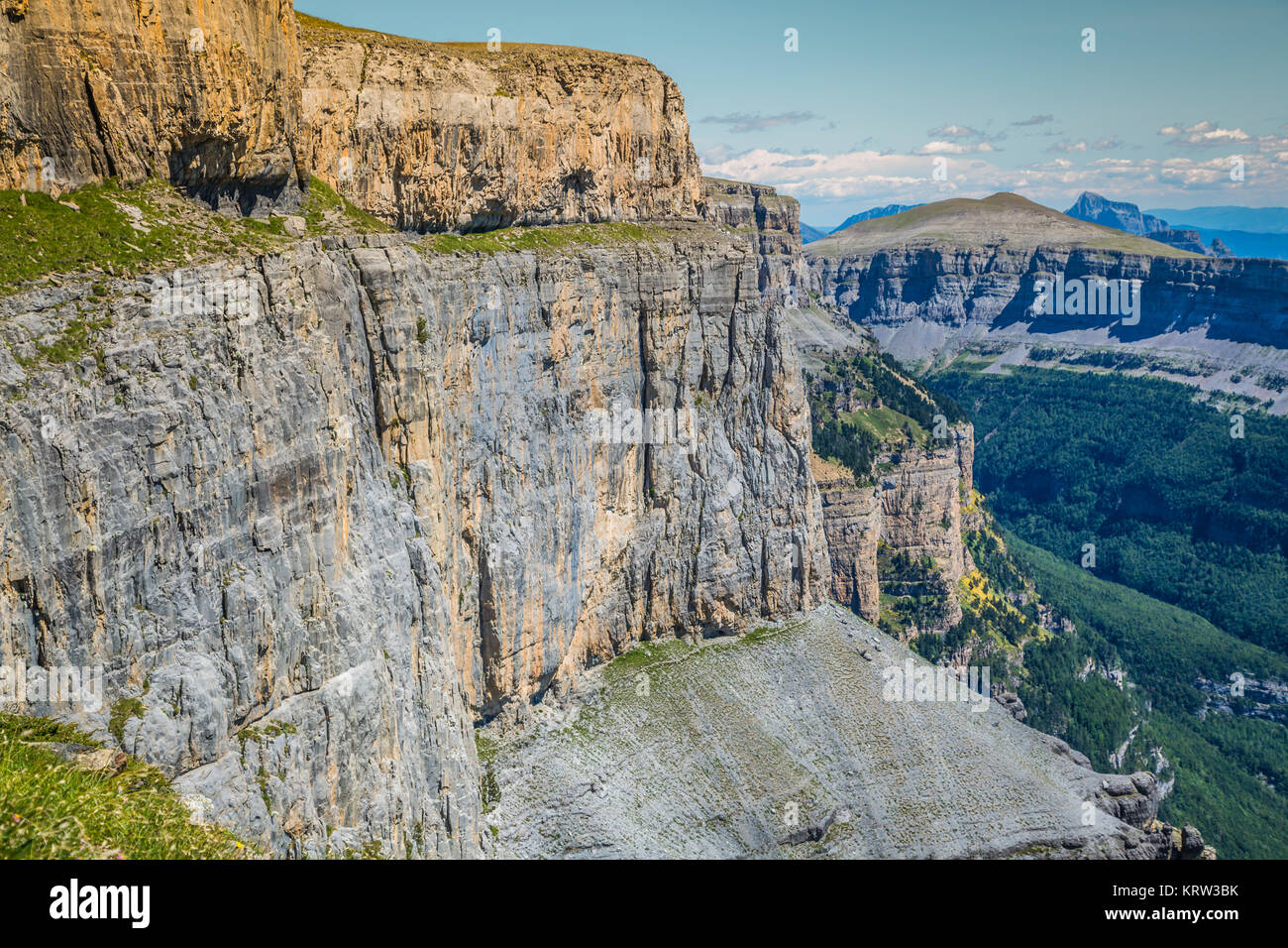 Mountains in the Pyrenees, Ordesa Valley National Park, Aragon, Huesca ...