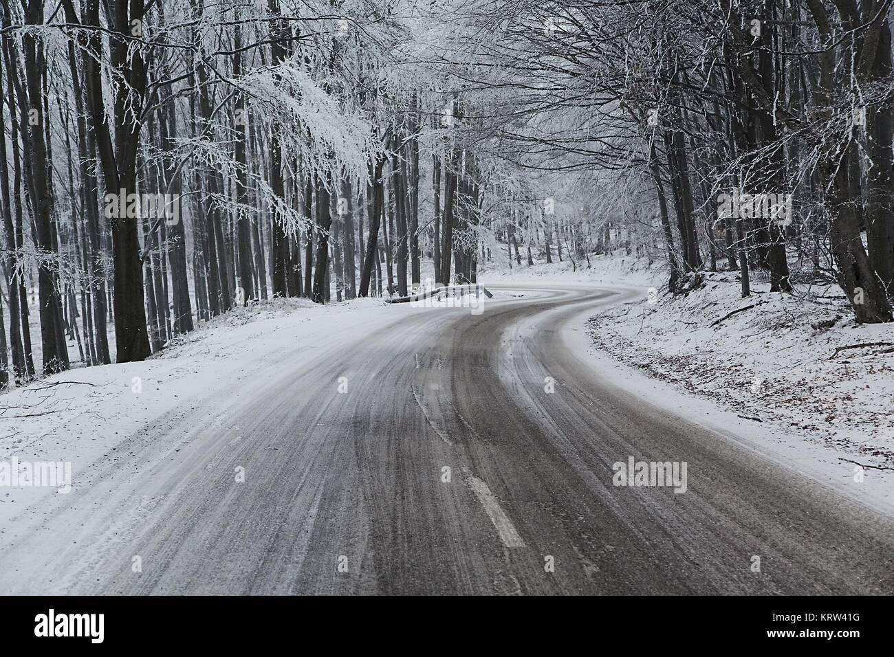 Road turn car slope hi-res stock photography and images - Alamy