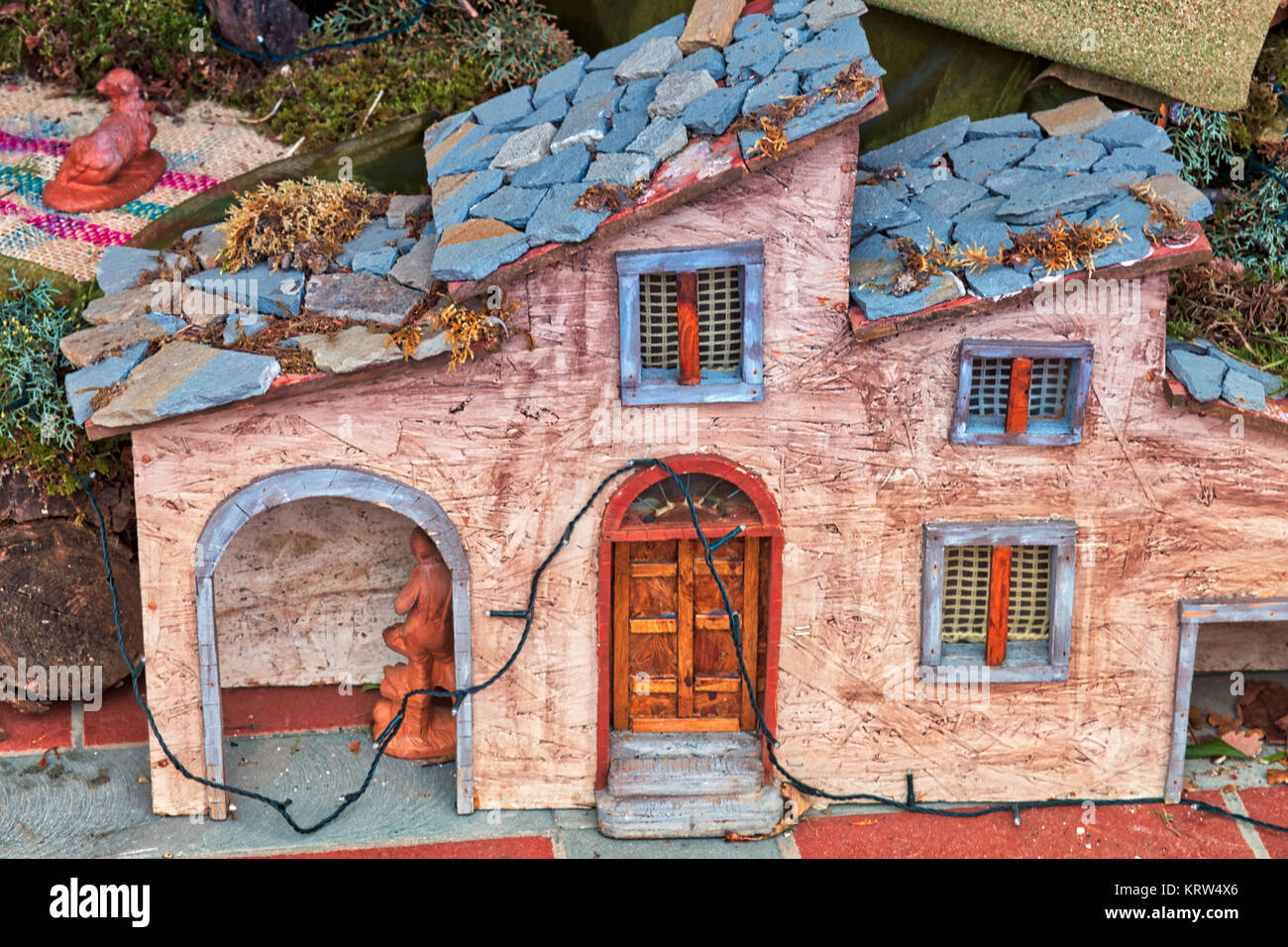 house in Christmas Nativity scene Stock Photo - Alamy