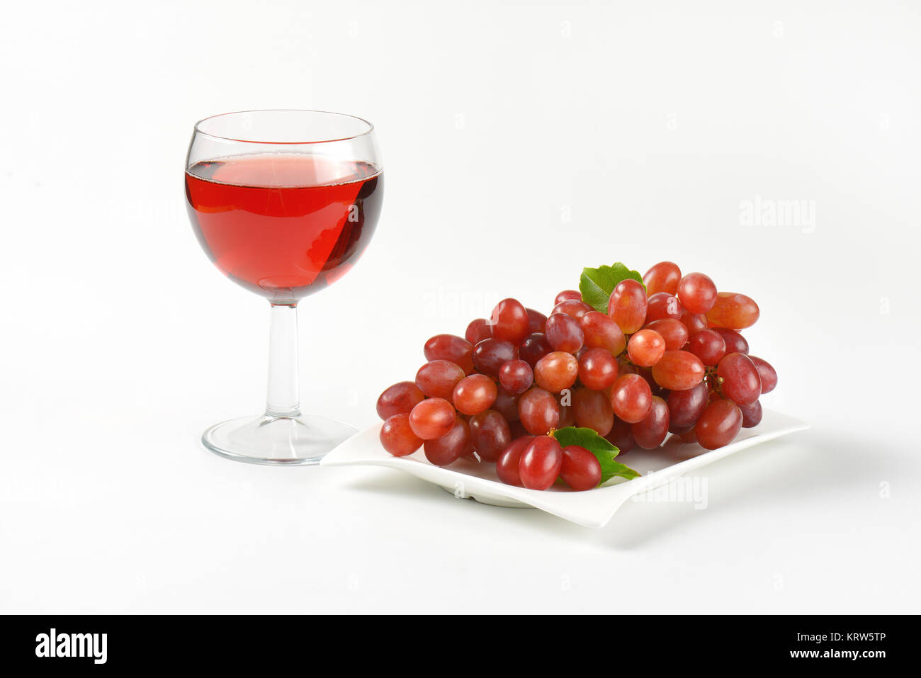 fresh grapes and red wine Stock Photo - Alamy
