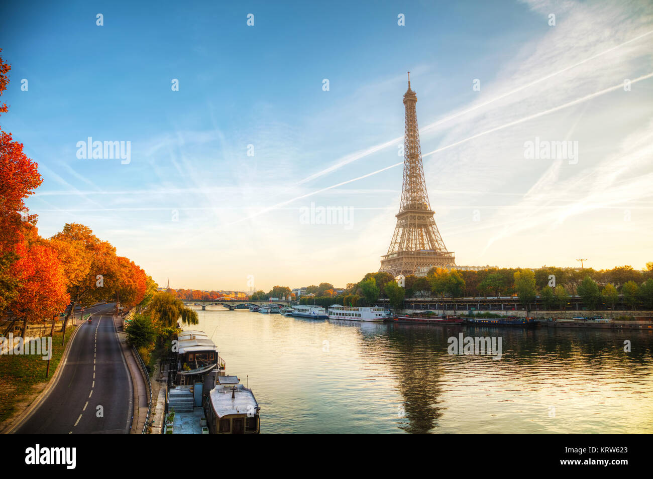 Eiffel tower fall hi-res stock photography and images - Alamy
