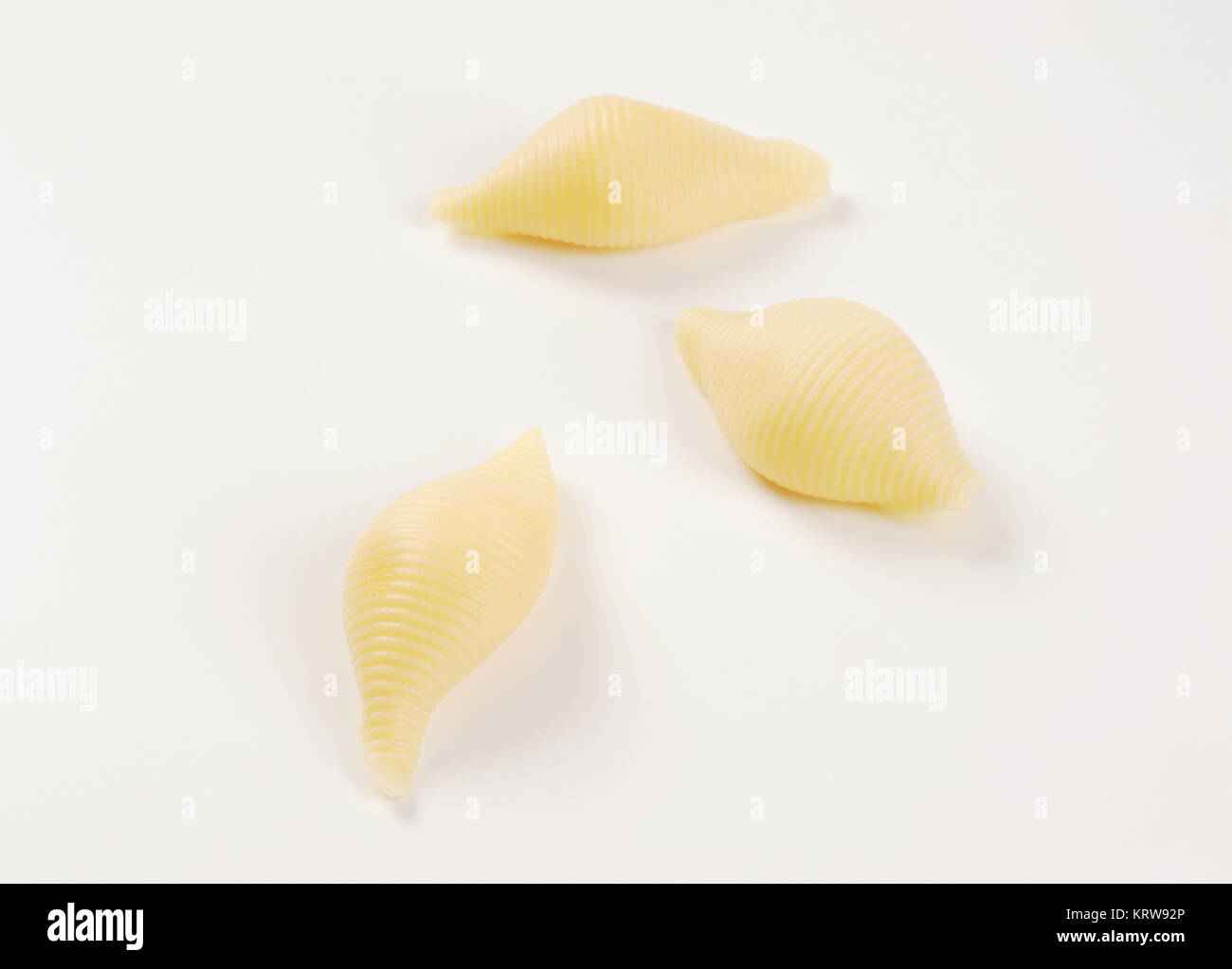 Big pasta shells hi-res stock photography and images - Alamy