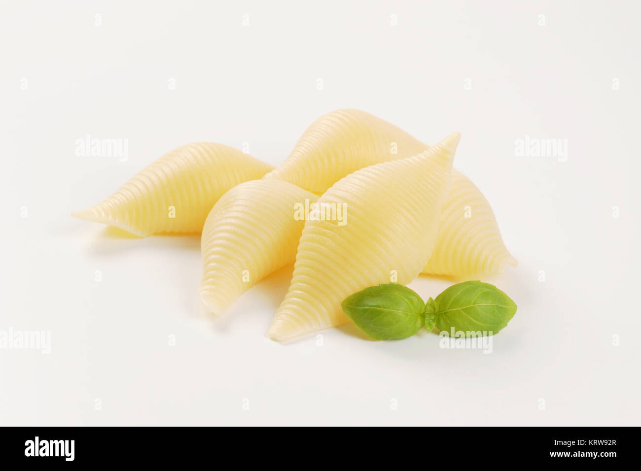 pile of pasta shells Stock Photo - Alamy