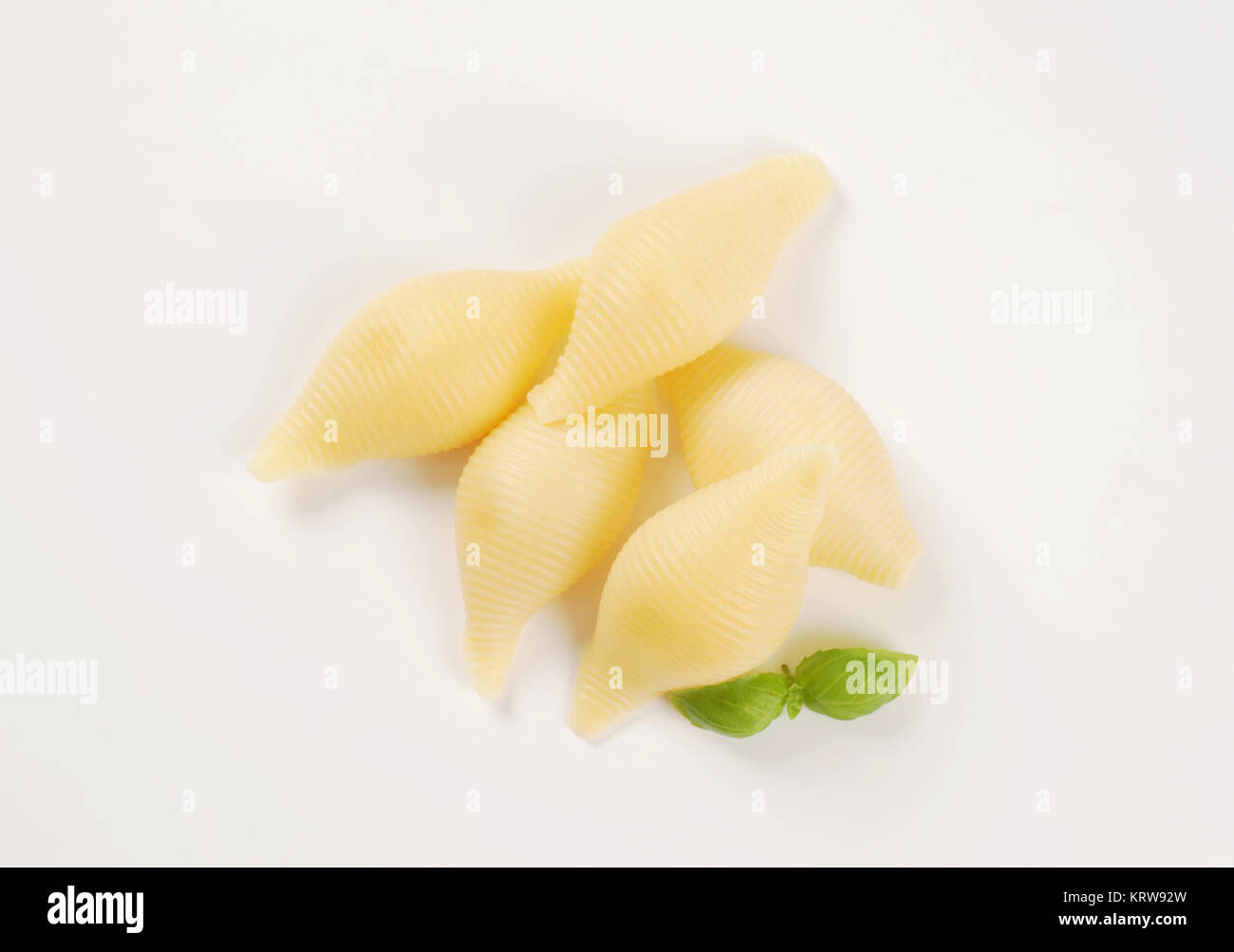 Big pasta shells hi-res stock photography and images - Alamy