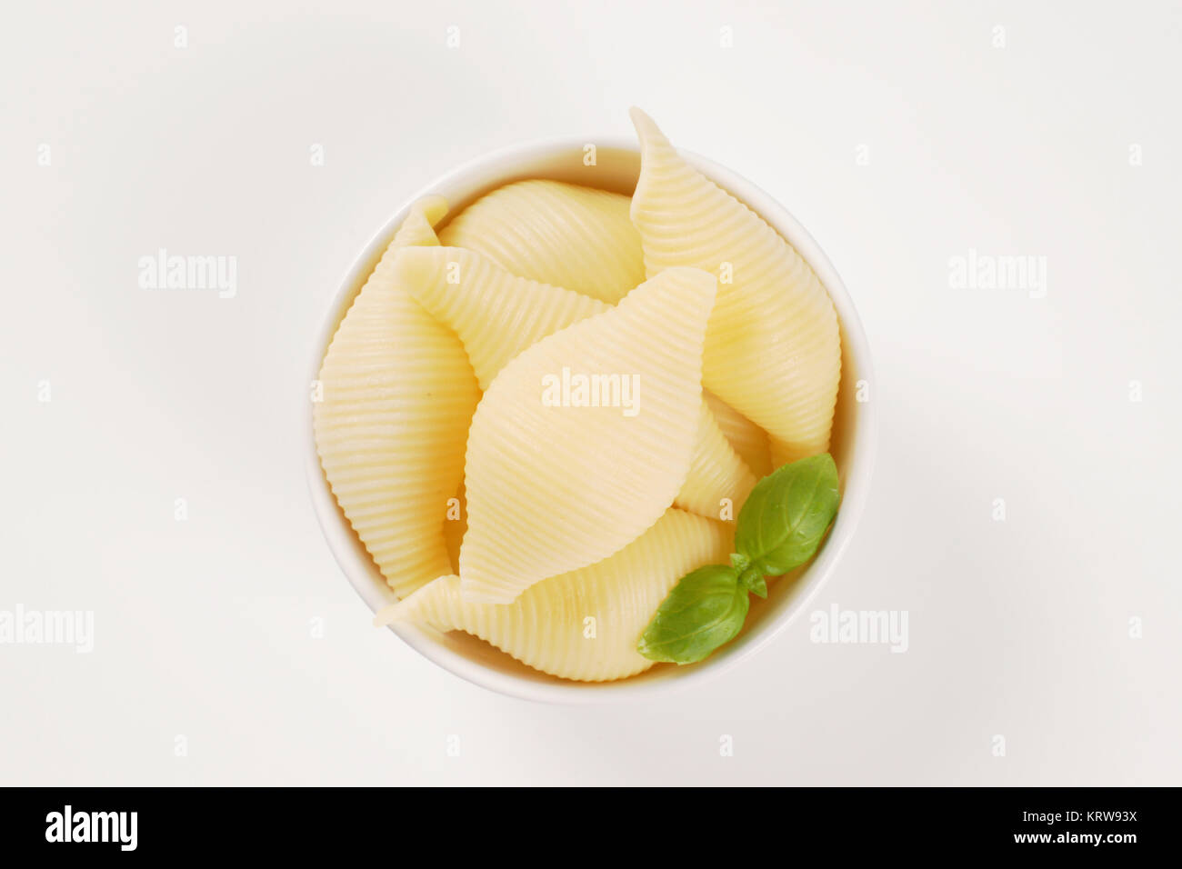 bowl of pasta shells Stock Photo - Alamy