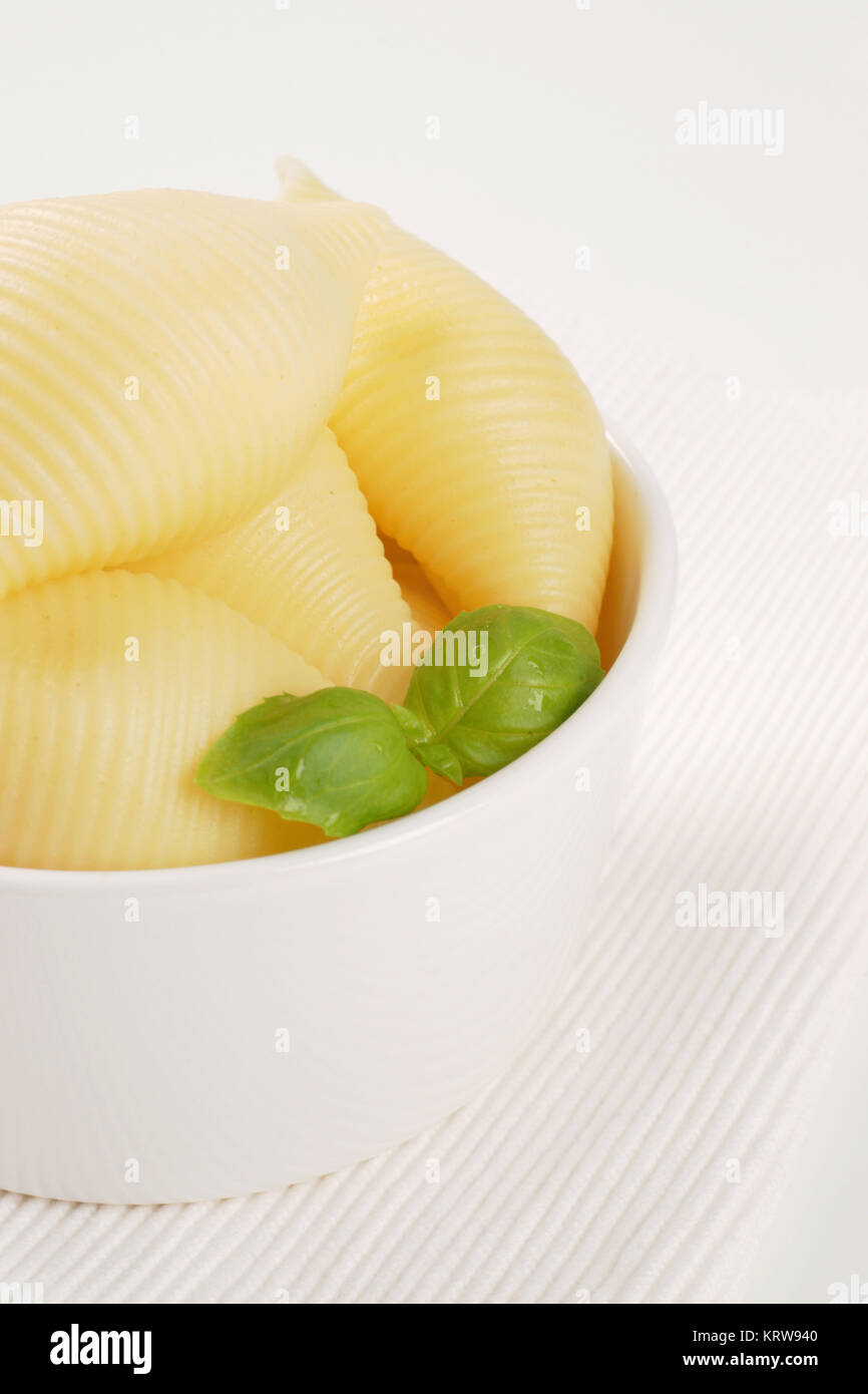 bowl of pasta shells Stock Photo - Alamy