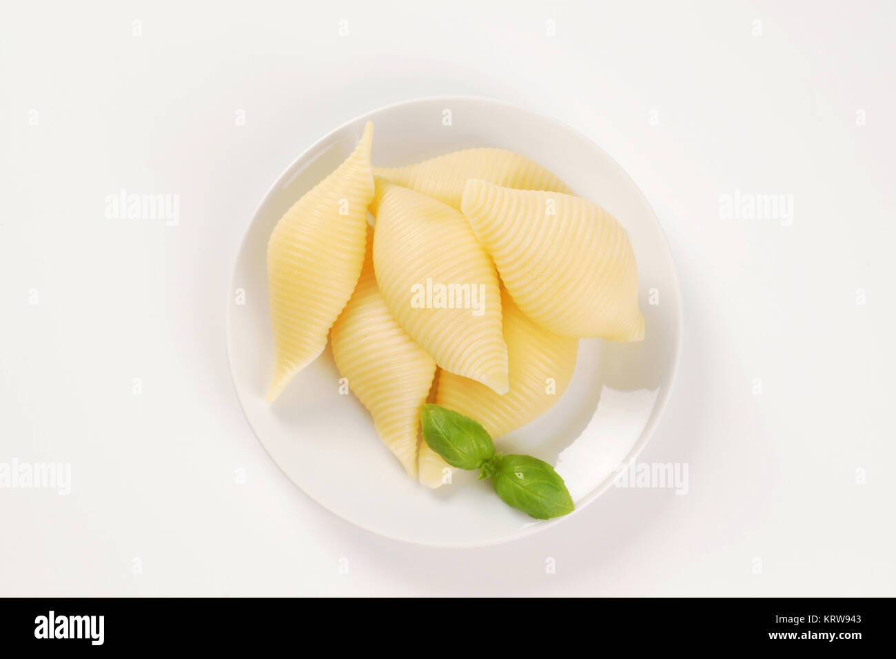 plate of pasta shells Stock Photo - Alamy