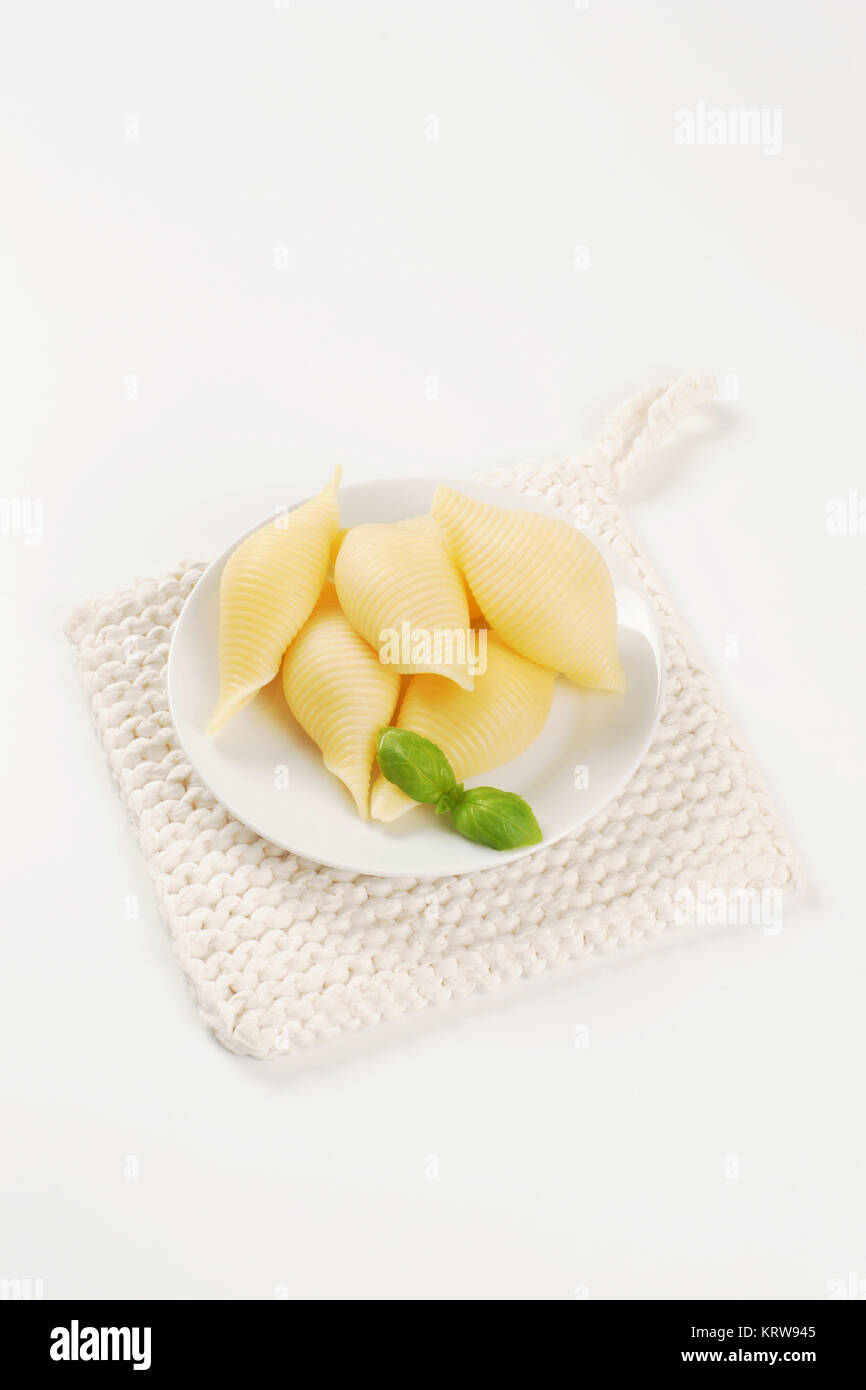 Big pasta shells hi-res stock photography and images - Alamy