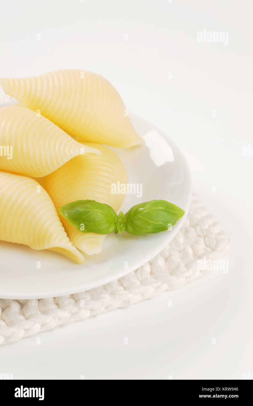 Big pasta shells hi-res stock photography and images - Alamy