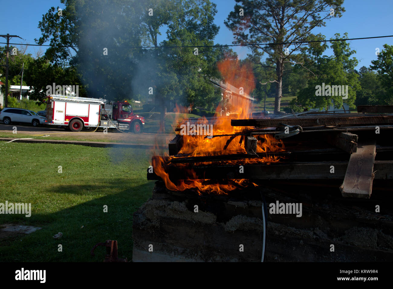 Burning wooden building hi-res stock photography and images - Alamy