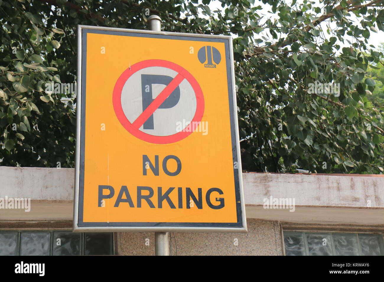 Road parking india hi-res stock photography and images - Alamy