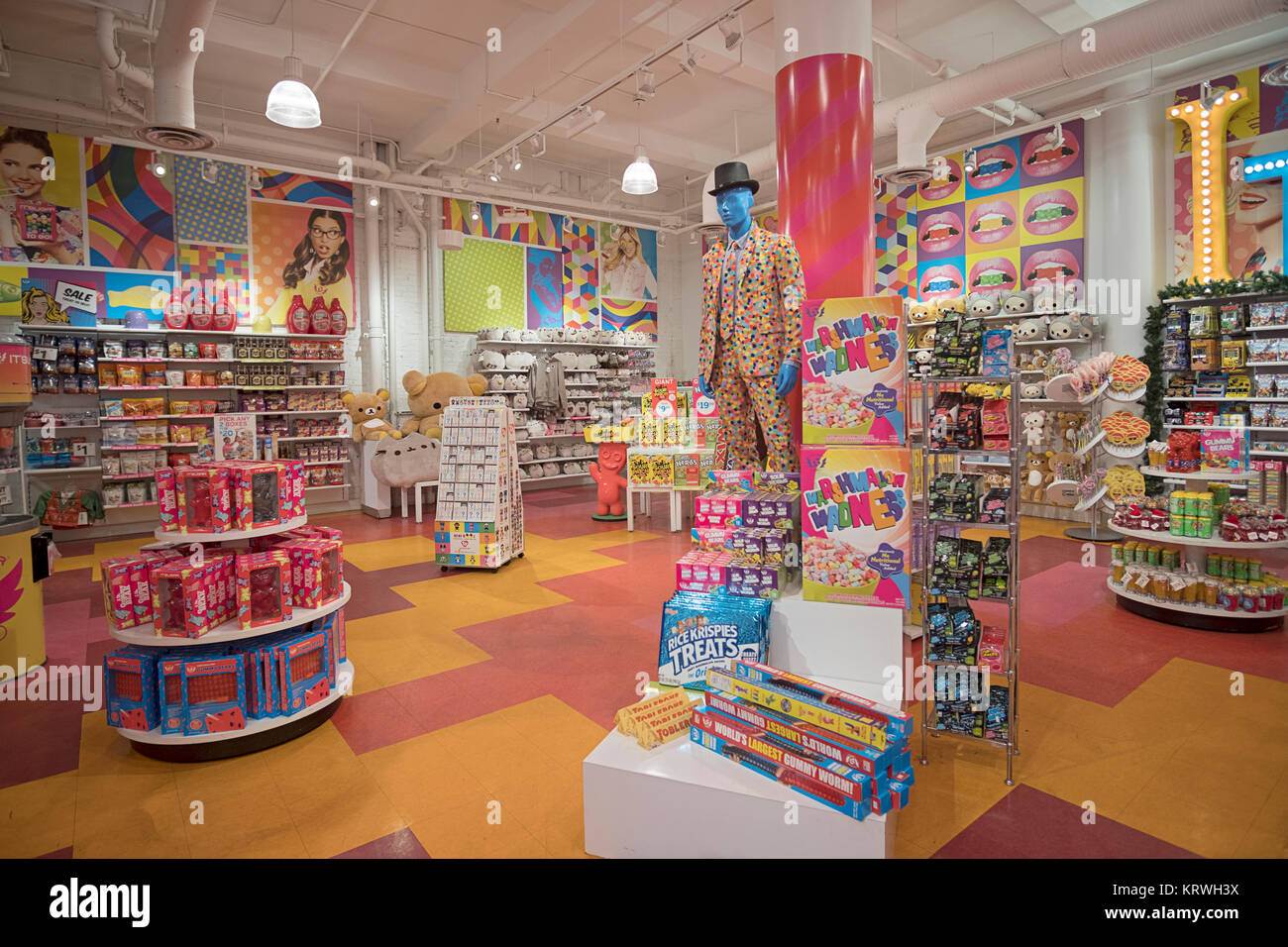Candy store interior hi-res stock photography and images - Alamy