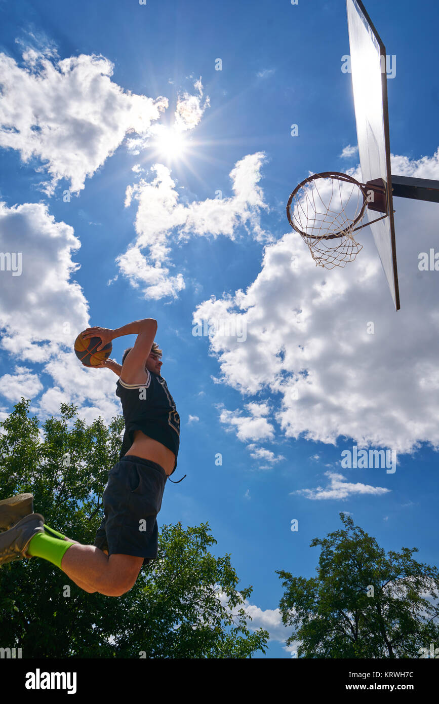 Basketball player in action flying high and scoring Stock Photo - Alamy
