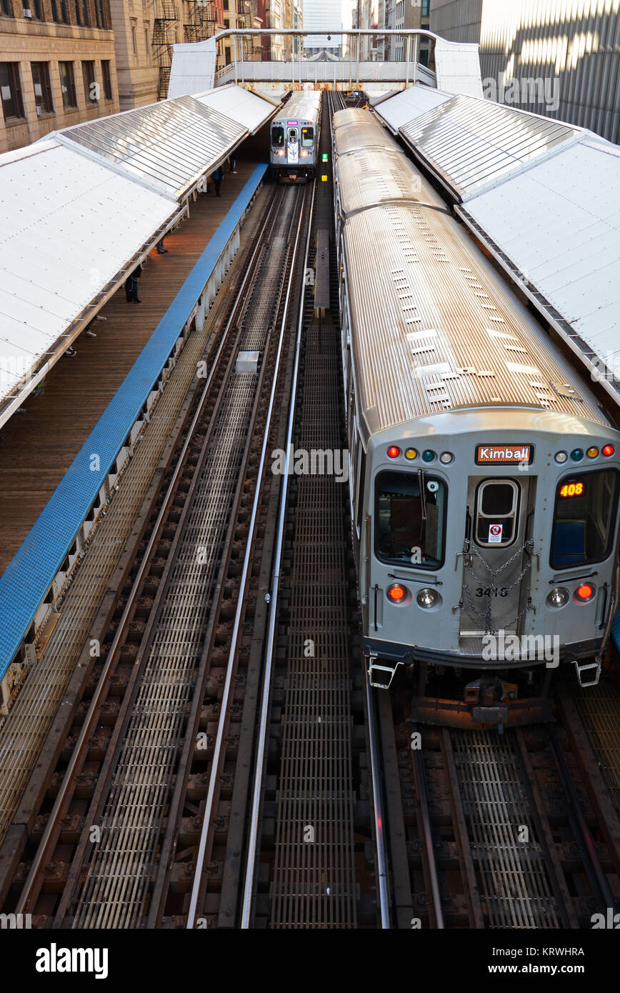 Looking up elevated train tracks hi-res stock photography and images ...