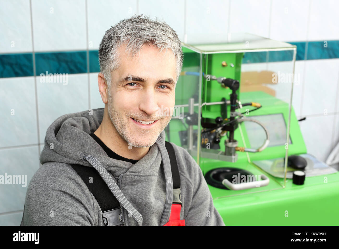 injector pressure tester. regeneration of injectors. injector sampler ...