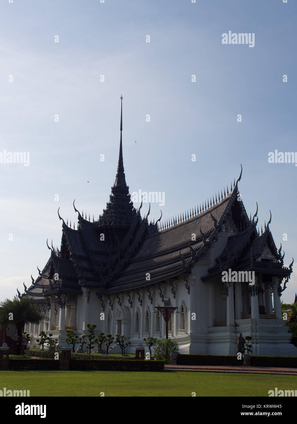 Thai exterior hi-res stock photography and images - Alamy