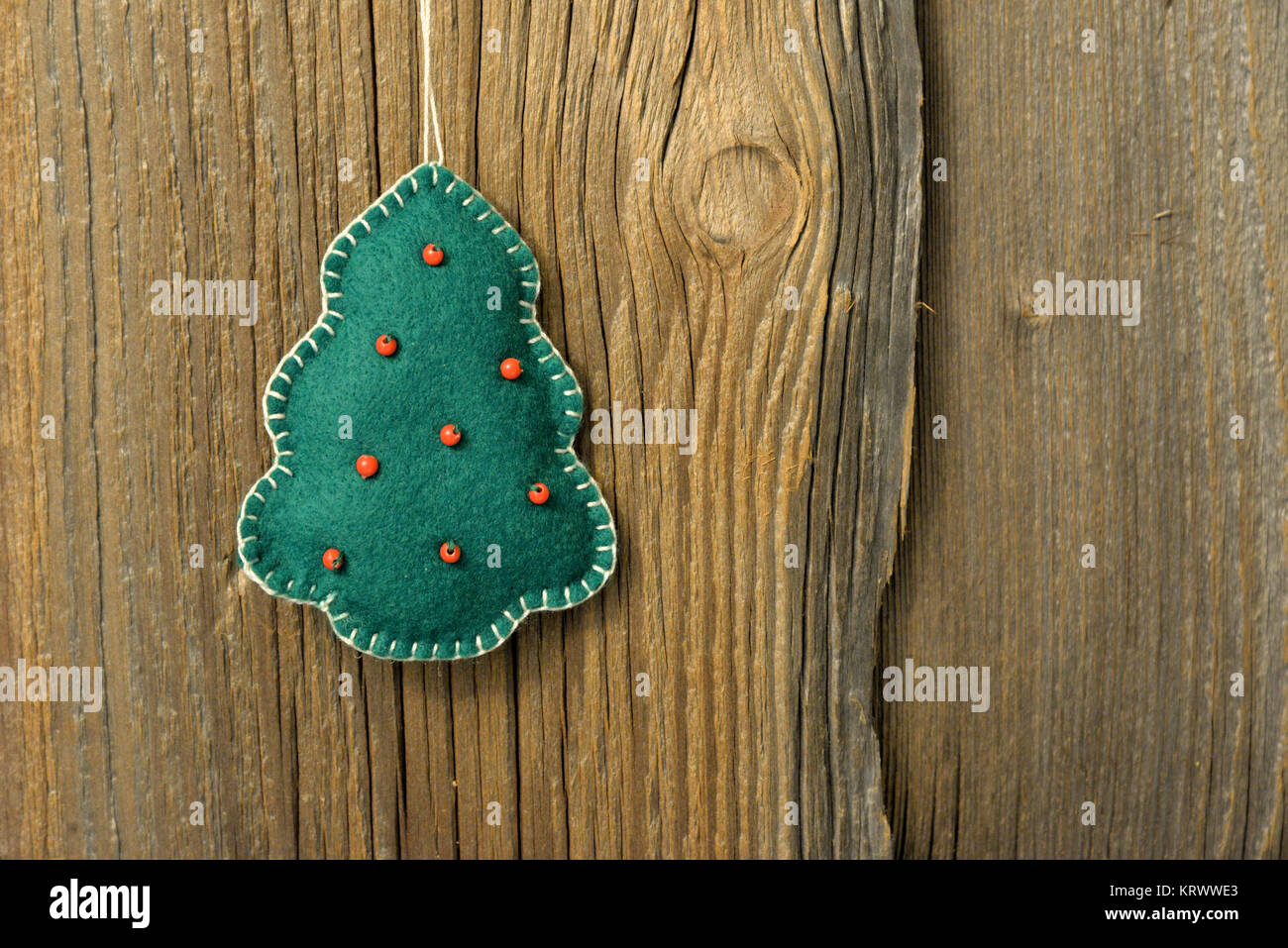 Weihnachten Holzhintergrund mit Baum und Stiefel Banner Stock Photo - Alamy