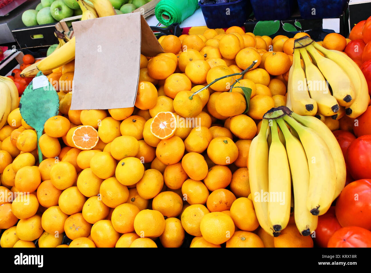 Citrus fruits pile Stock Photo - Alamy