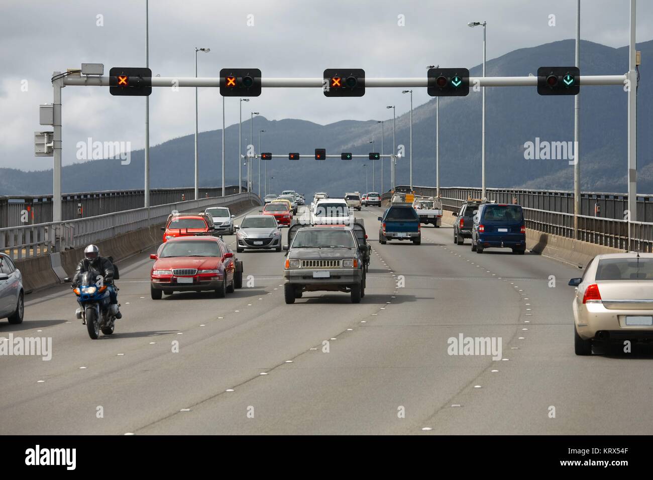 Highway with low traffic Stock Photo - Alamy