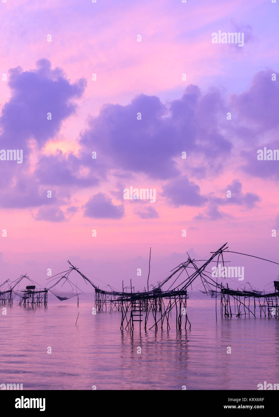 Chinese fishing trap hi-res stock photography and images - Alamy