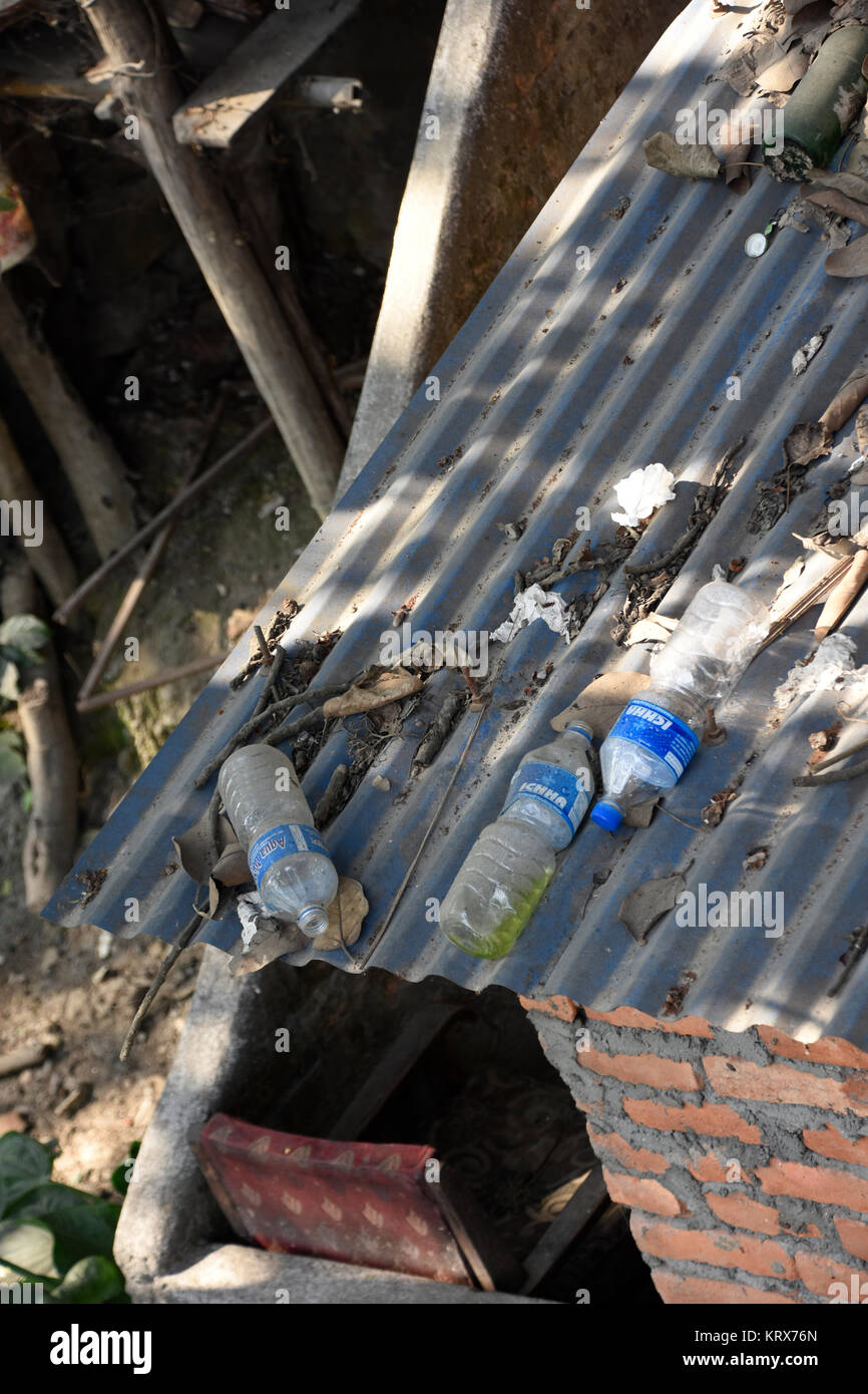 General plastic rubbish dicarded on a roof Stock Photo - Alamy