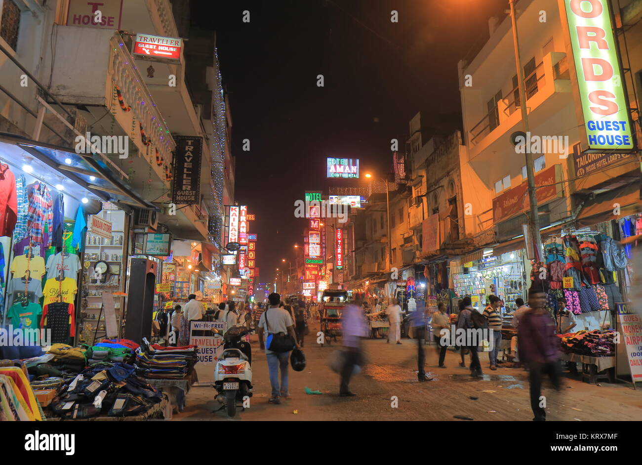 Life main street bazaar new delhi hi-res stock photography and images ...