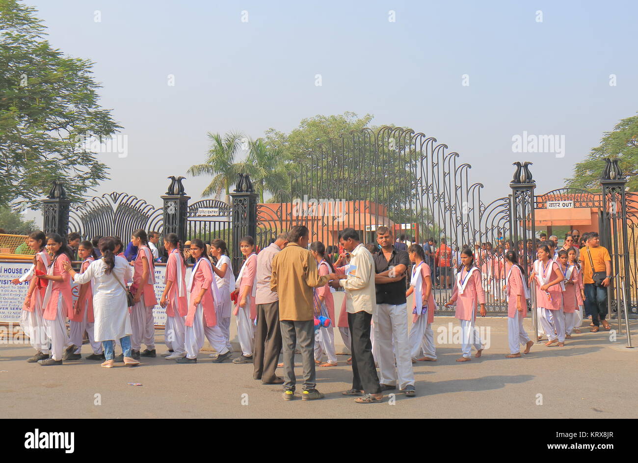 People queue to enter Lotus Temple in New Delhi India Stock Photo - Alamy