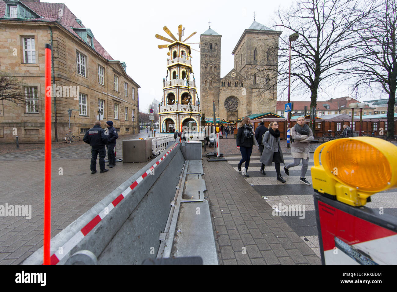 Extensive stands hi-res stock photography and images - Alamy