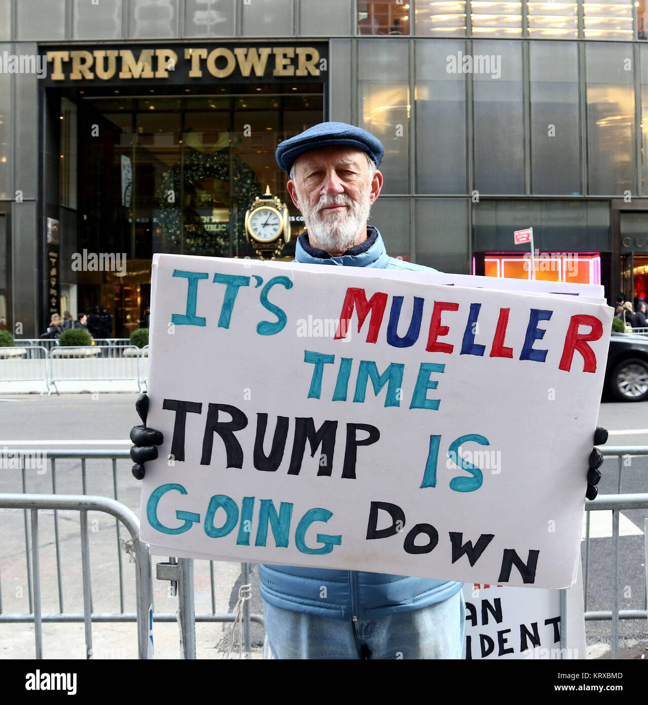 New York City, New York, USA. 20th Dec, 2017. An old man holds an anti ...