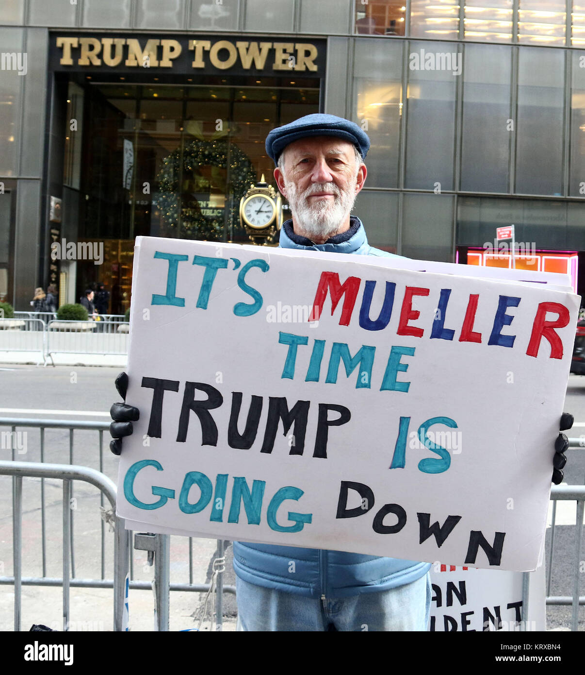 New York City, New York, USA. 20th Dec, 2017. An old man holds an anti ...
