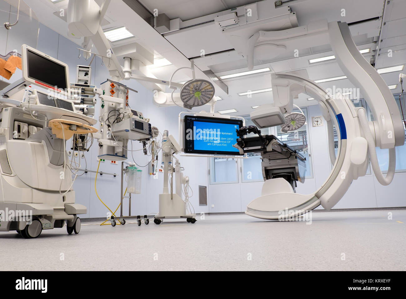Kiel, Germany. 21st Dec, 2017. View of a hybrid operation room on the ...