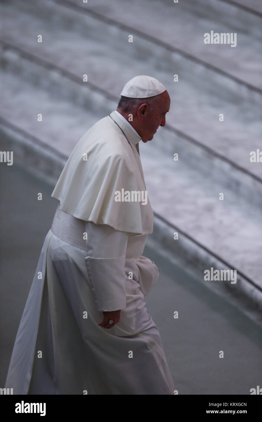 Vatican. 21st December, 2017. POPE FRANCIS during the audience for the ...