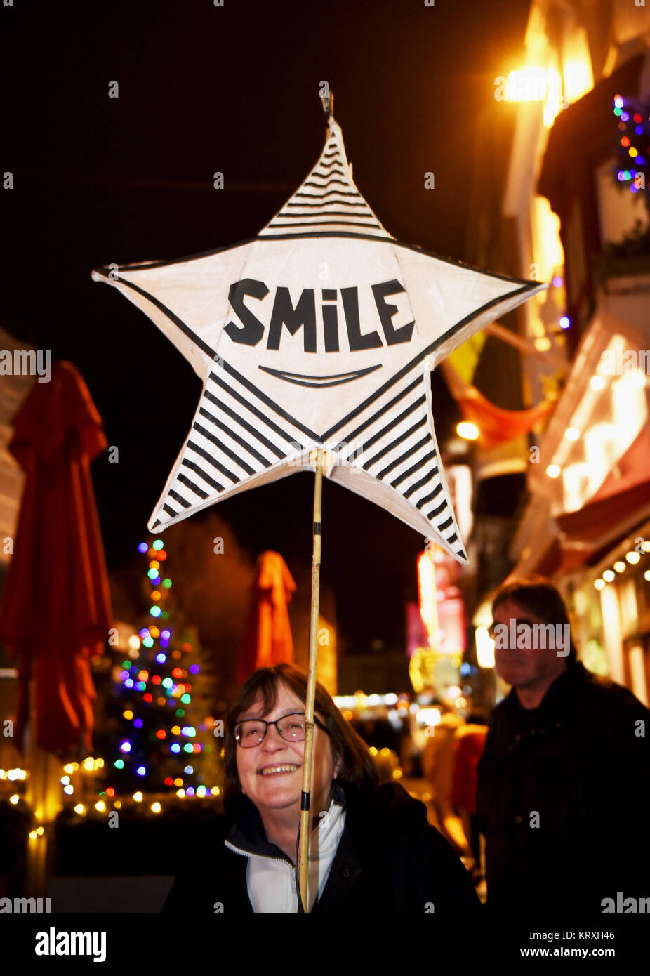 Brighton, UK. 21st Dec, 2017. Thousands take part in the annual Burning ...