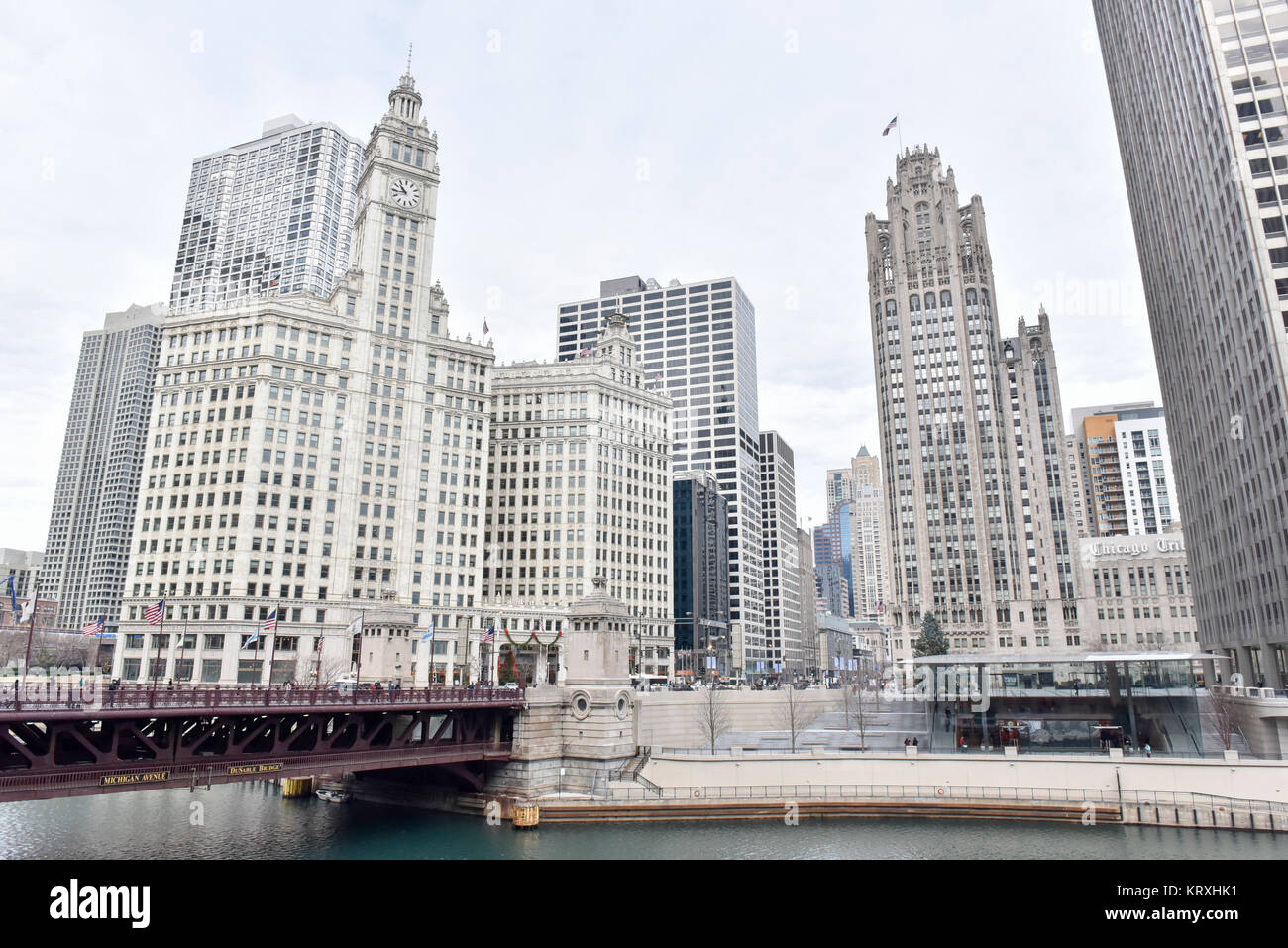 Chicago, USA. 21 December 2017. The new flagship Apple store, (bottom ...