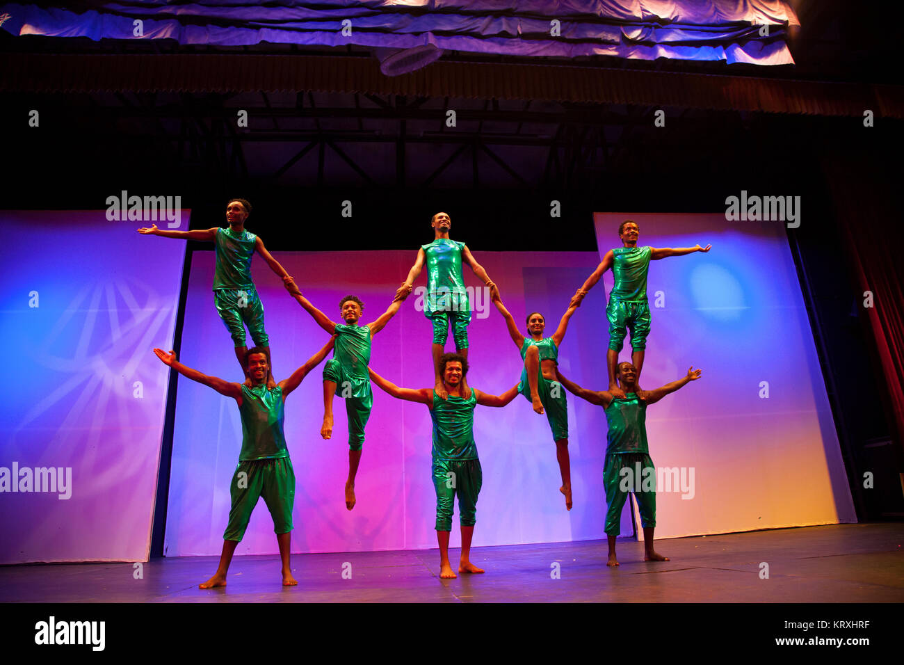 African Dancer performance show Stock Photo - Alamy