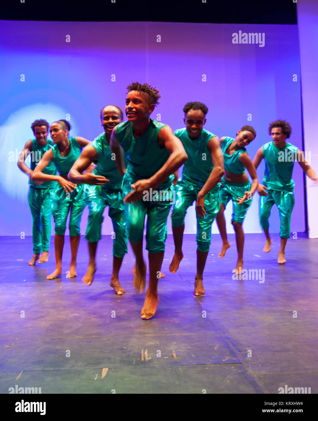African Dancer performance show Stock Photo - Alamy