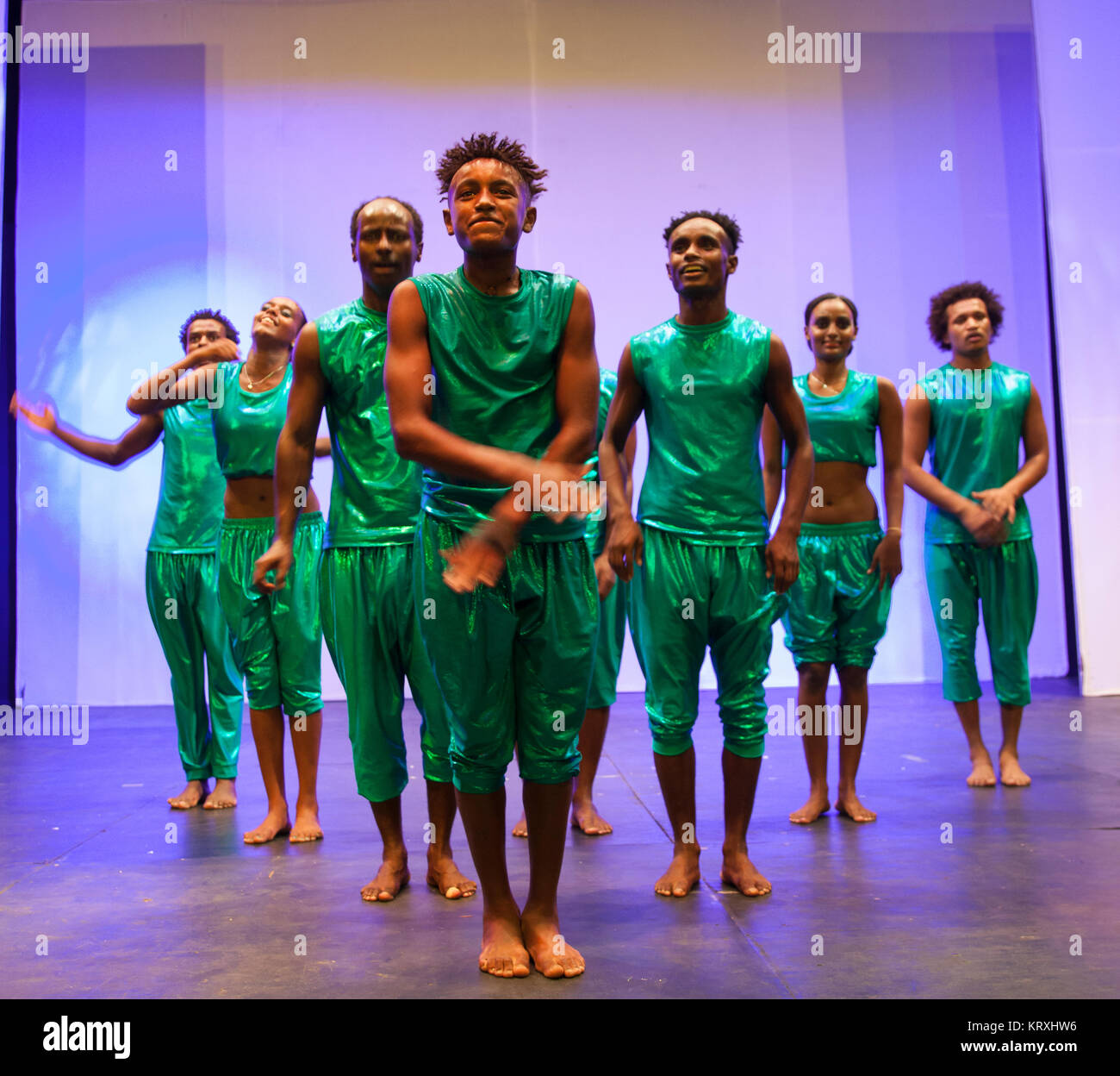 African Dancer performance show Stock Photo - Alamy