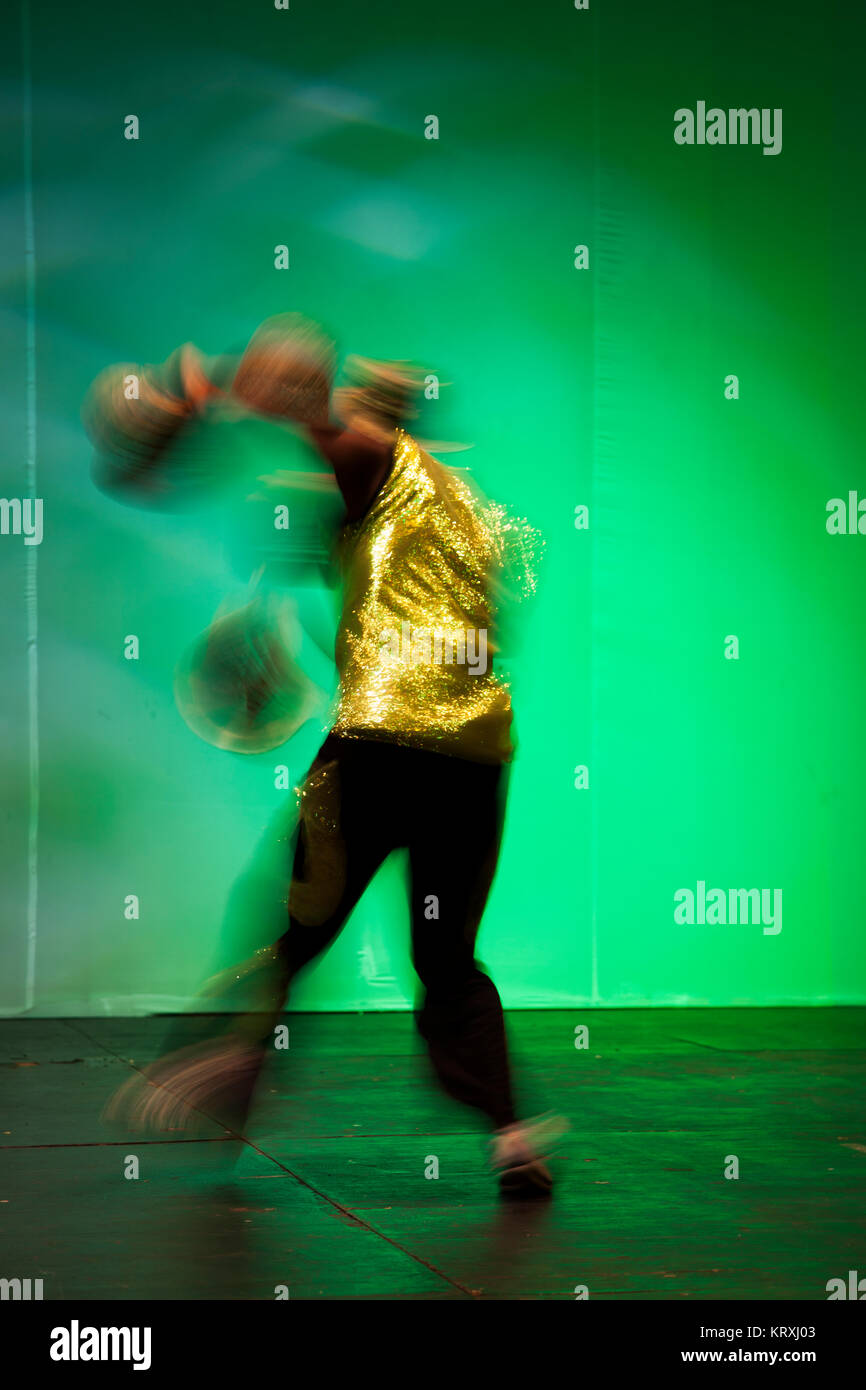 African Dancer performance show Stock Photo - Alamy
