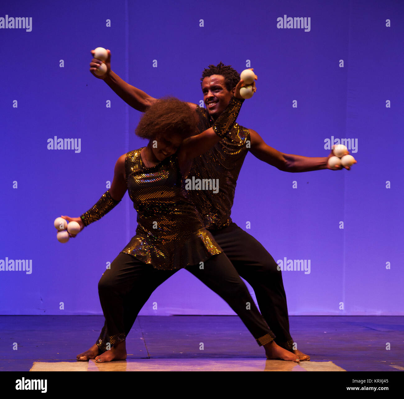 African Dancer performance show Stock Photo - Alamy