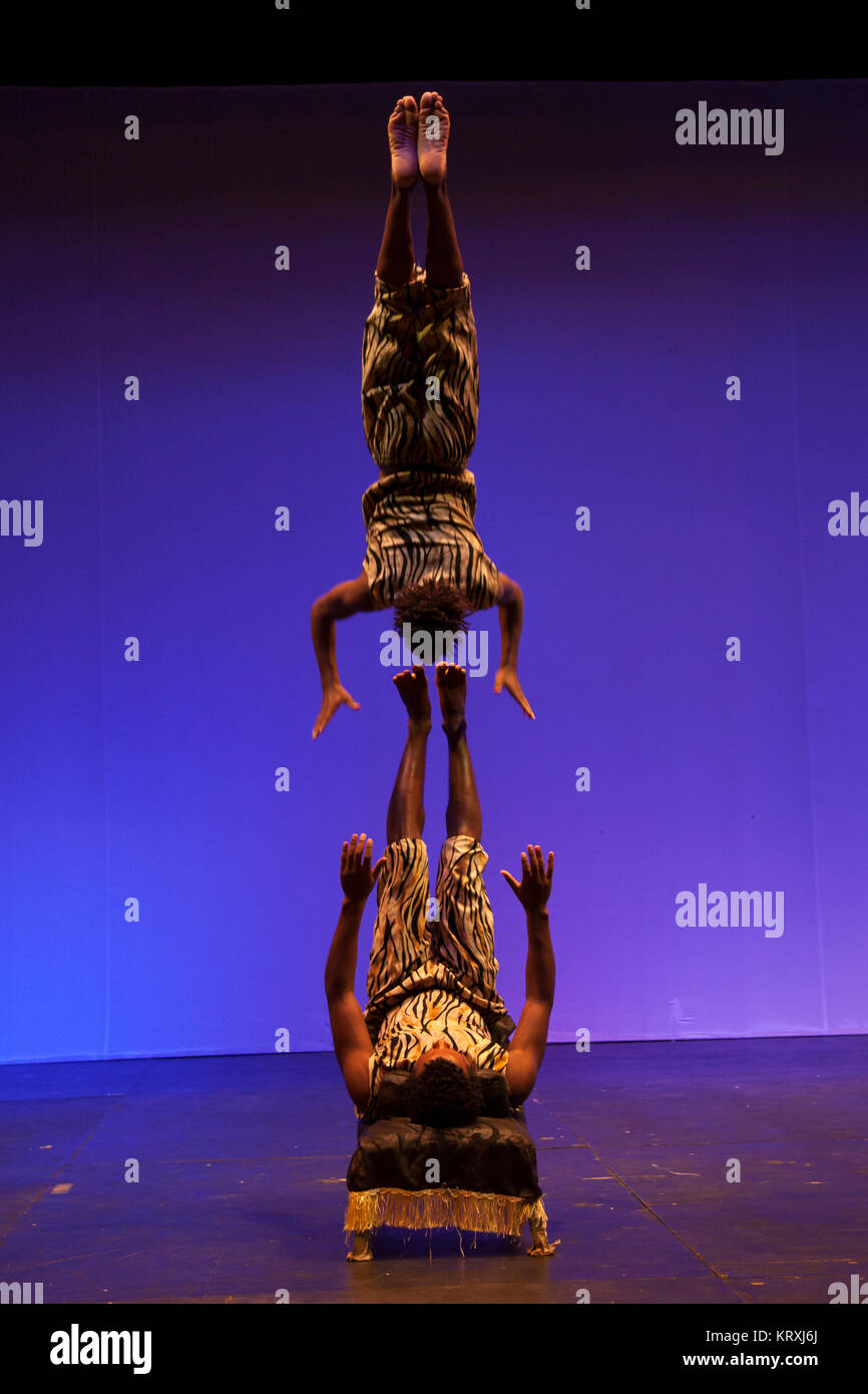 African Dancer performance show Stock Photo - Alamy